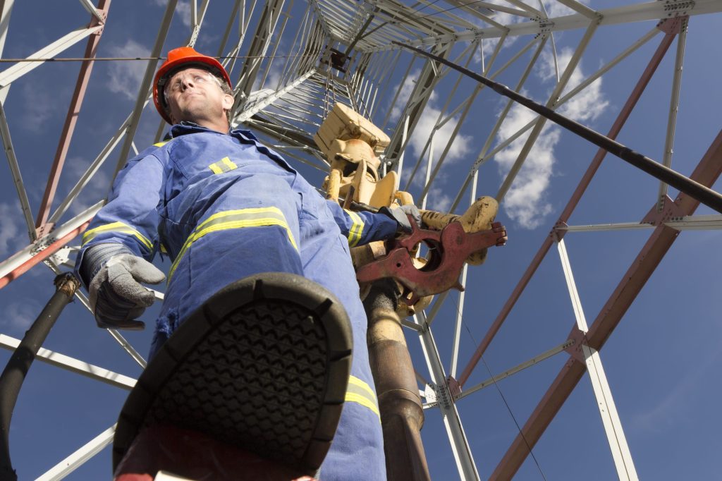 Oil rig work is the hot job for many Americans with $55k starting pay ...