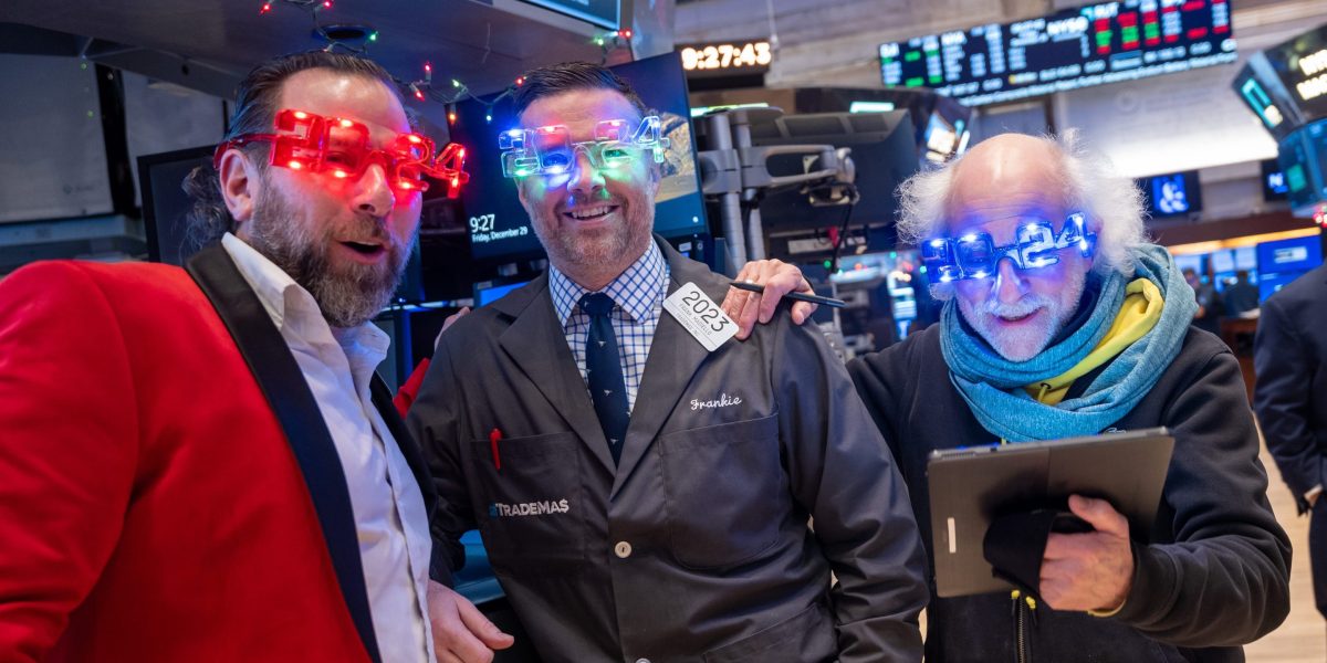 2024 will be the ‘year of AI’ as tech stocks surge 25%, Wedbush’s Dan ...