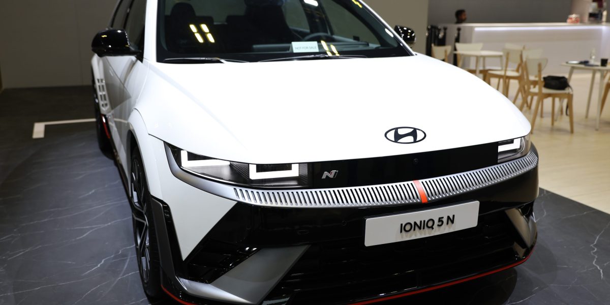 Hyundai will give U.S. EV buyers as much as $7,500 in cash bonuses to ...