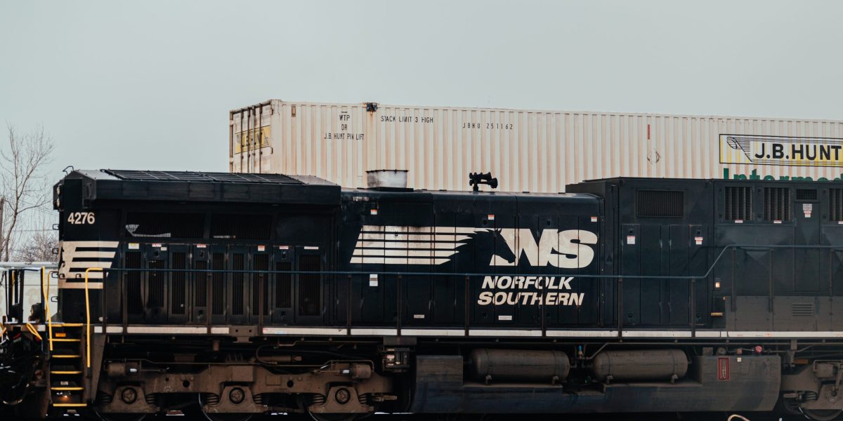 Norfolk Southern is first big U.S. freight railway to let workers use ...
