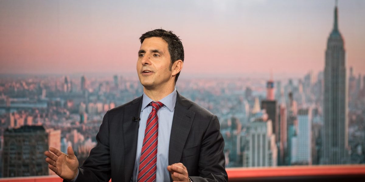 Star analyst Mike Mayo gets read by Dimon, written to by Buffett and ...