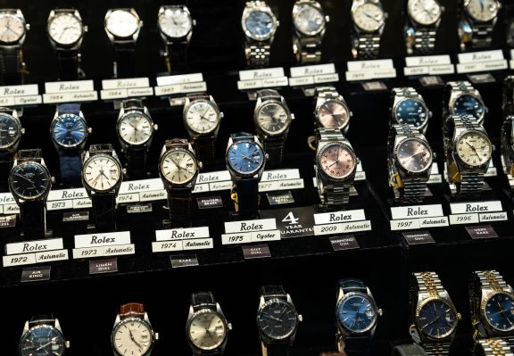 Rolex dodges the luxury slump with a record $10bn in sales last year ...