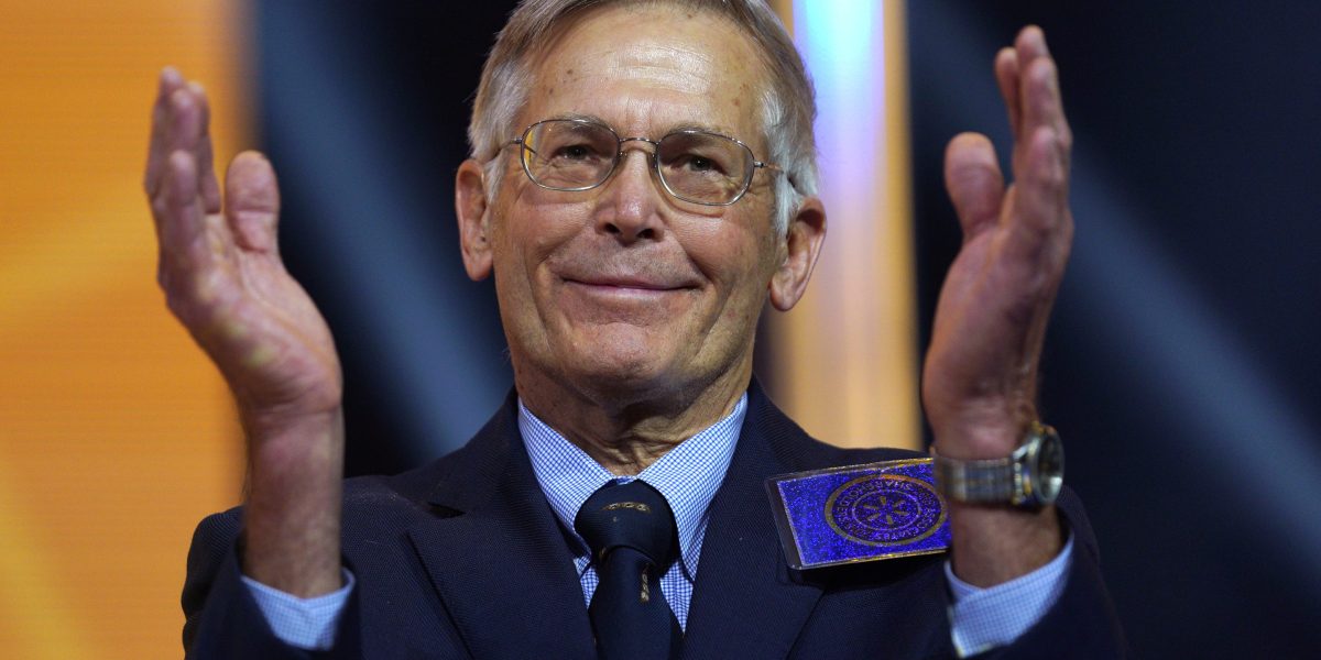 Walton family behind Walmart sells $1.5 billion worth of stock | Fortune