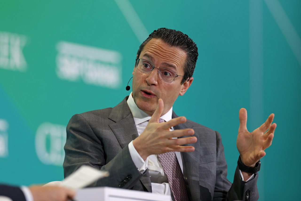 Shell waters down its 2030 carbon reduction target, but still aims to ...
