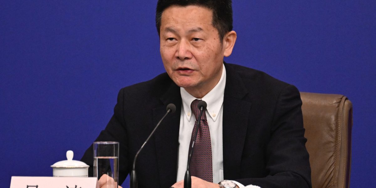 Top Chinese banker steps down after 'broker butcher' brother becomes ...