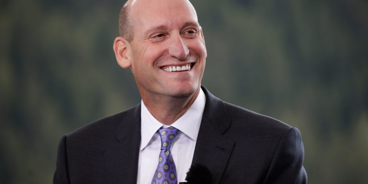 Boeing's CEO search led to a $150 million-plus payday for Carrier exec ...