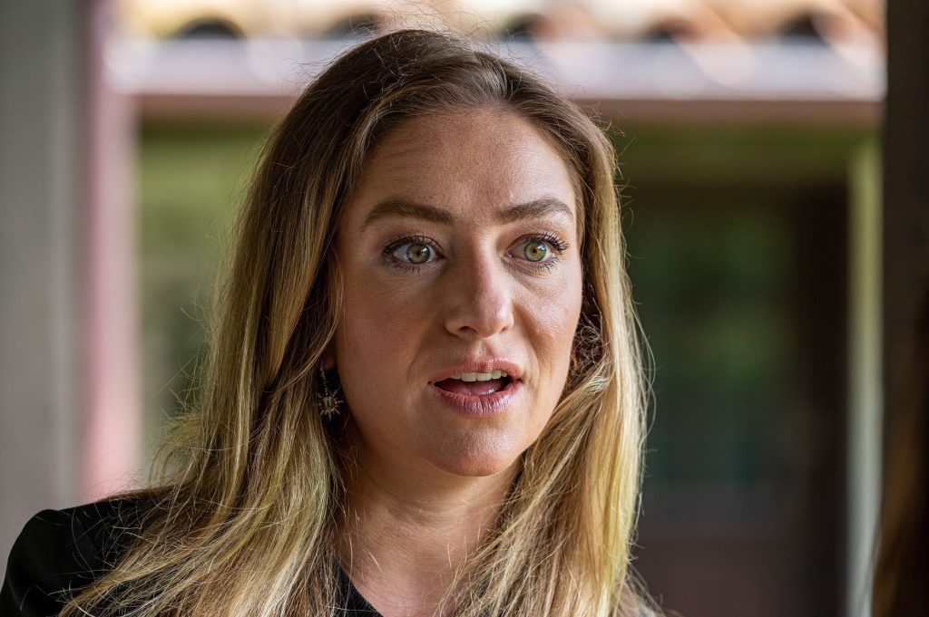 Bumble's Whitney Wolfe Herd says AI could date 'hundreds' of people for ...
