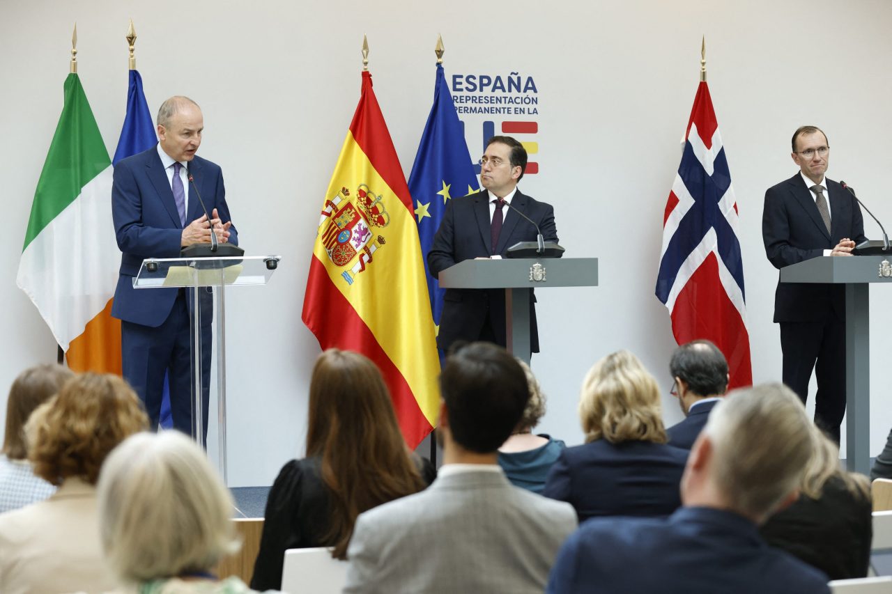 Billionaire ridicules Trump warning against donating to Haley campaign ...