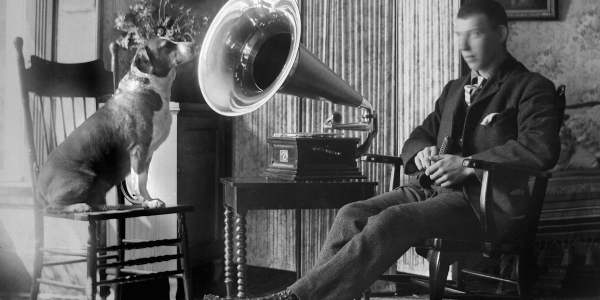 Smartphone taking over free time started with phonograph | Fortune