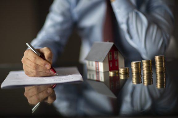 How do real estate agents get paid? Commission is king | Fortune Education