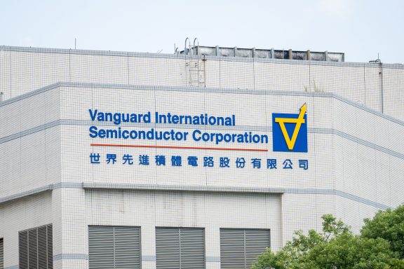 Canon targets ASML with new cheaper lithography technology | Fortune Asia