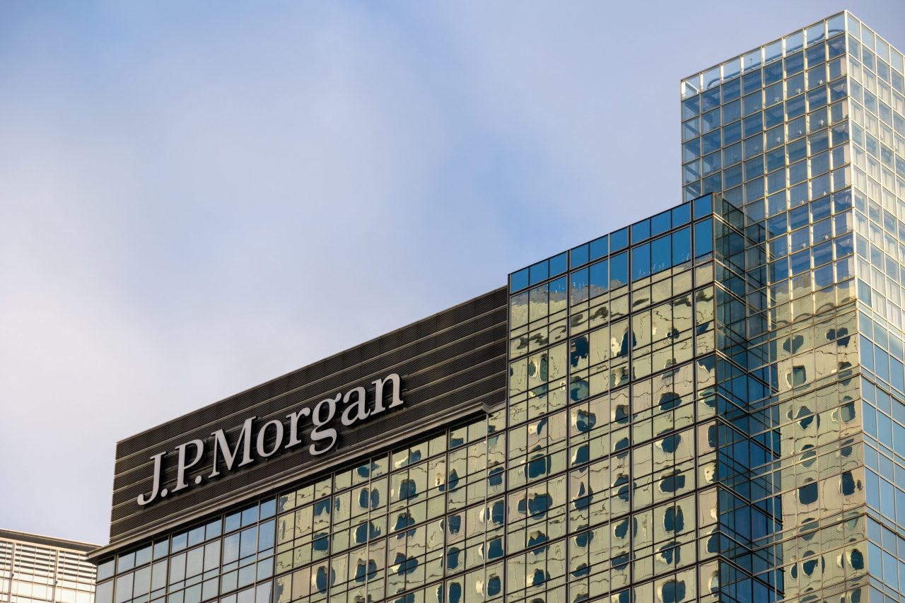JPMorgan just capped junior bankers’ hours—at 80 per week | Fortune