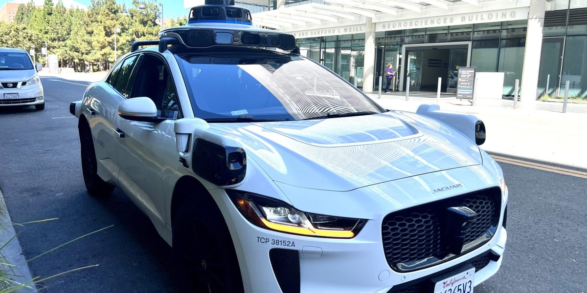 Self-driving cars need to pass a driver's test, expert says | Fortune