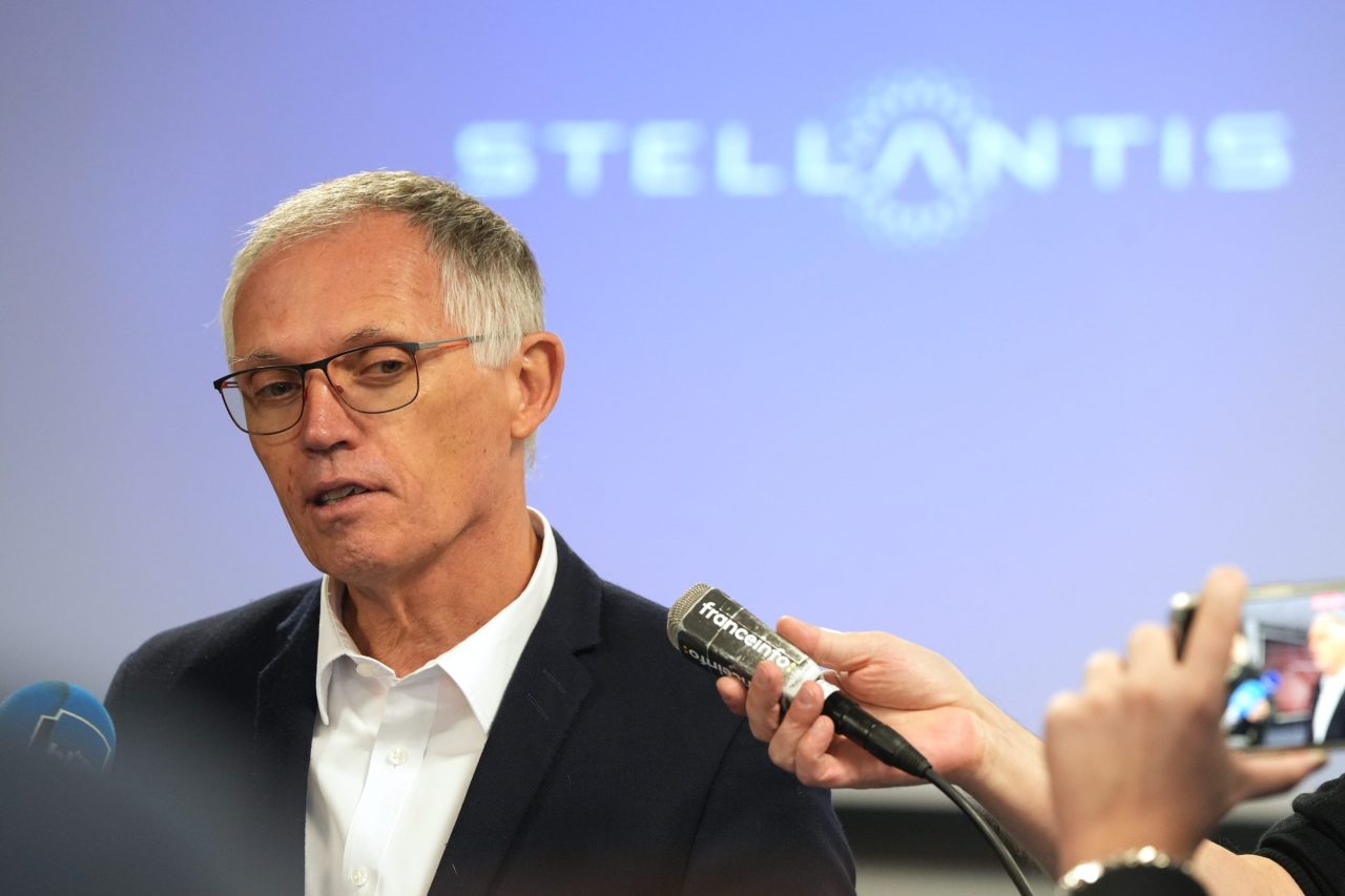 Struggling auto giant Stellantis says CEO Carlos Tavares will retire in ...