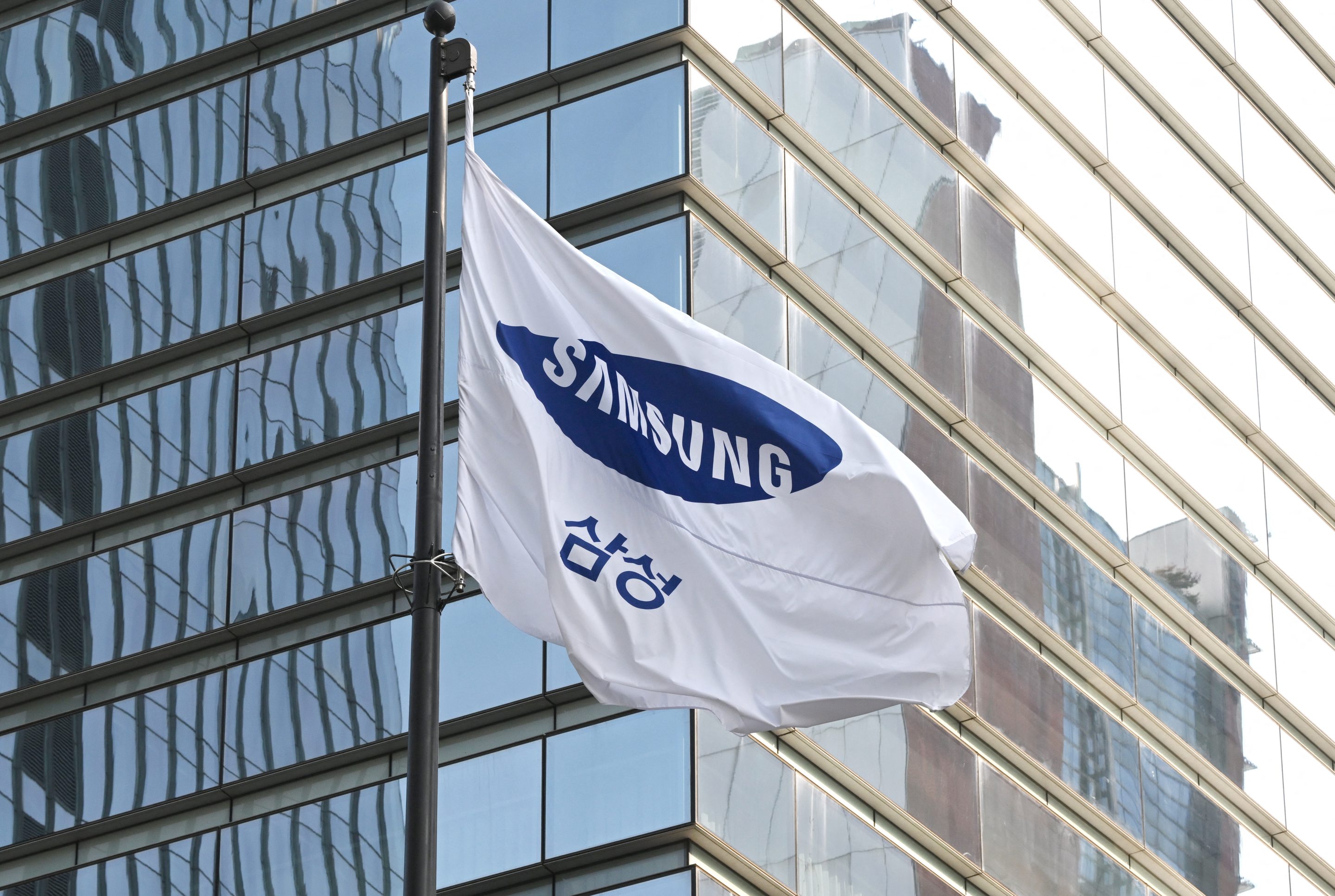 Samsung’s semiconductor division, lagging behind rivals in AI chips ...
