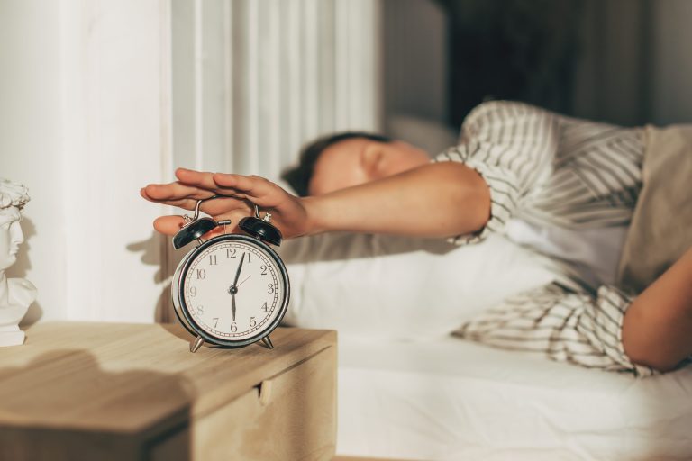 Why you feel better waking up naturally vs an alarm, according to a ...