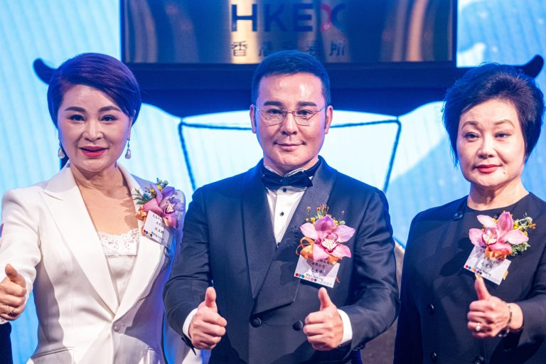 China makeup mogul becomes billionaire on hot Hong Kong debut | Fortune
