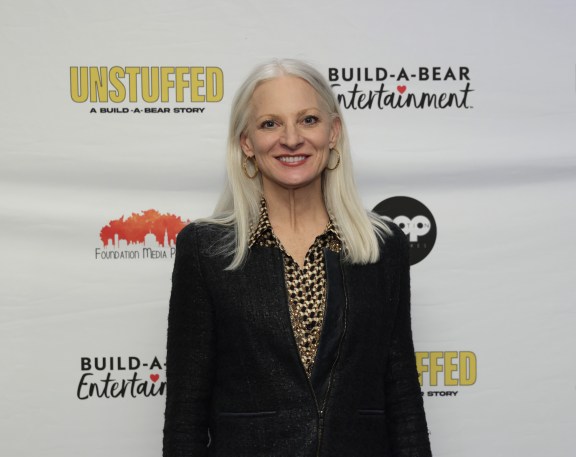 Build-A-Bear's CEO spends her Fridays penning 'thank-you' notes to ...