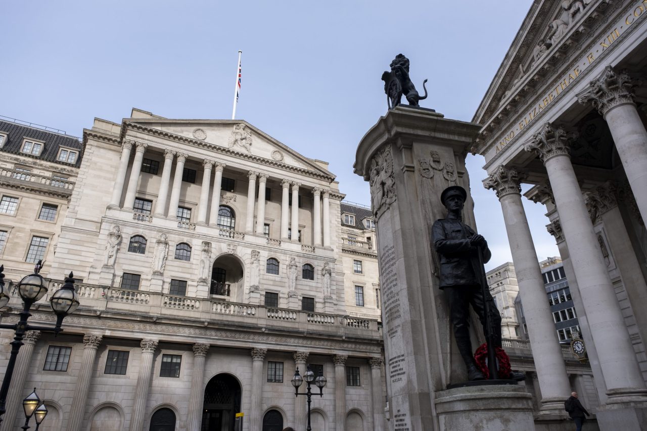 Waiting time to get gold out of Bank of England octuples amid Trump ...