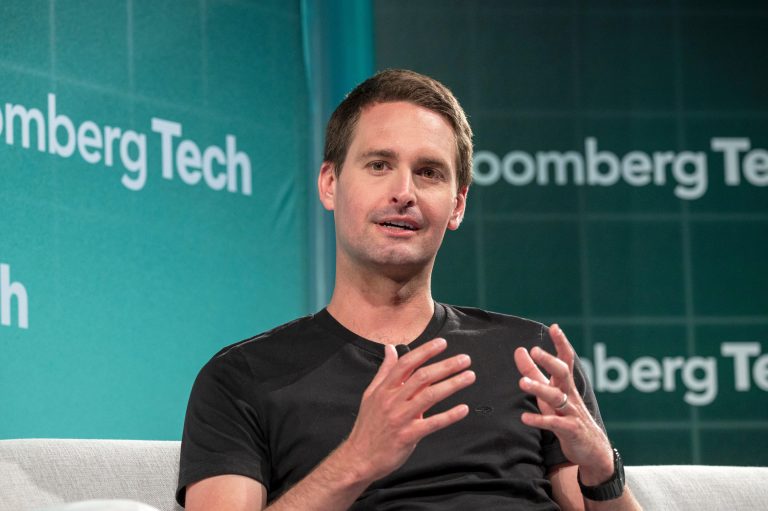 Snap CEO Evan Spiegel mocks Mark Zuckerberg on LinkedIn, says he’s the ...