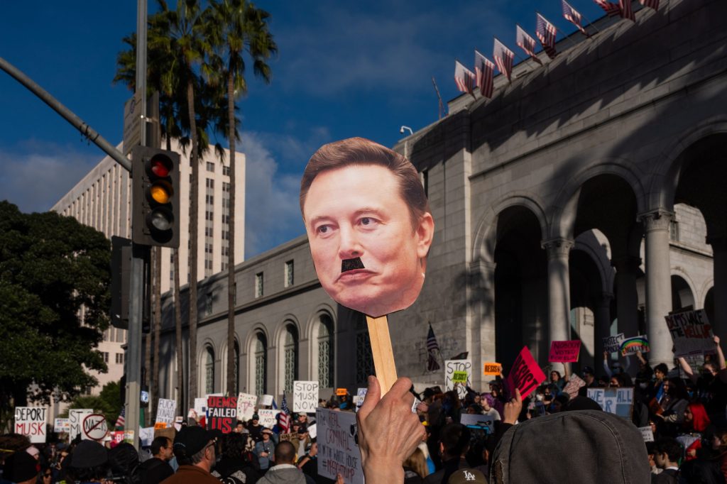 Tesla’s Elon Musk dilemma: Polarizing CEO’s ‘political baggage’ is now ...