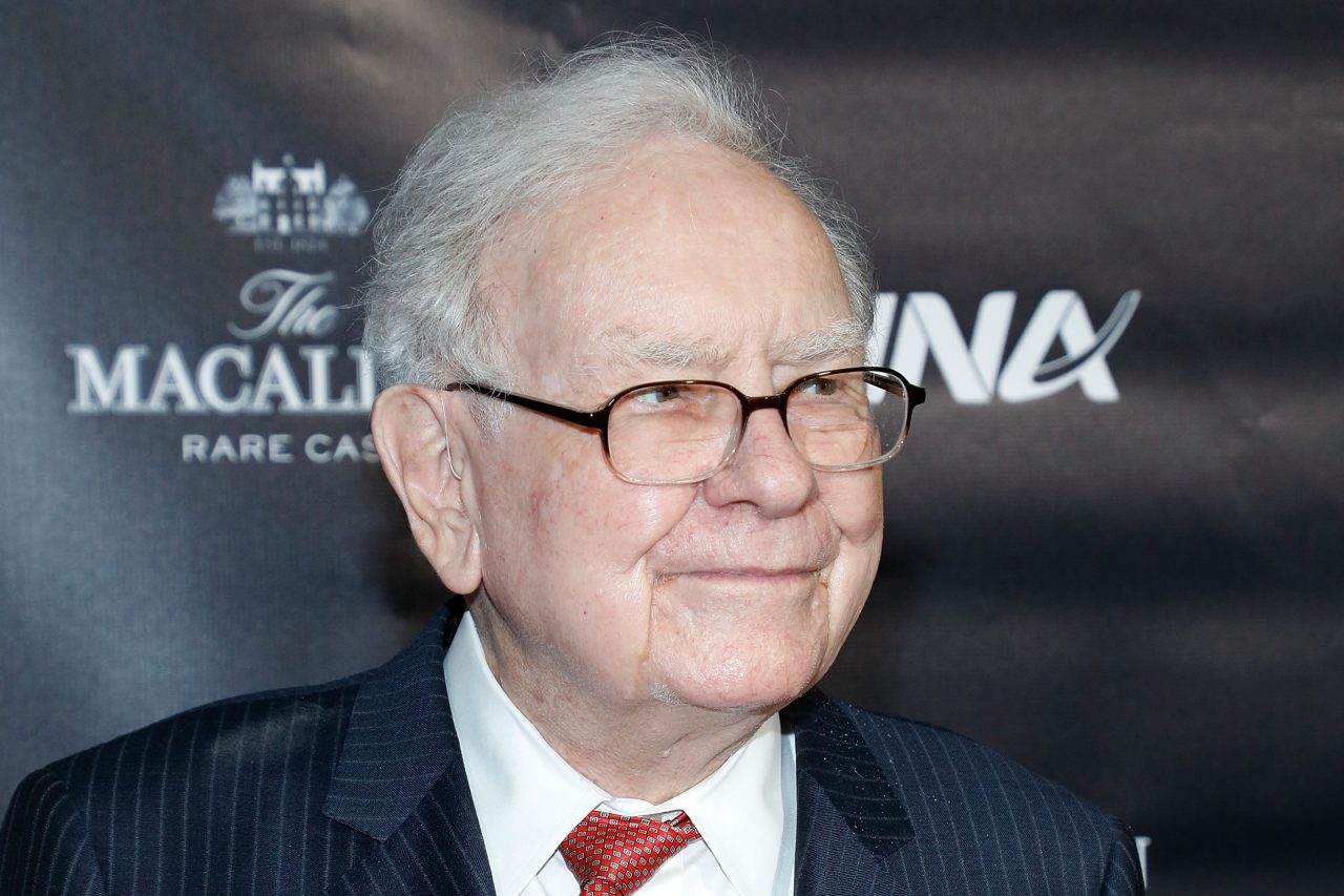 Warren Buffett sold more BofA stock but kept Apple stake intact | Fortune