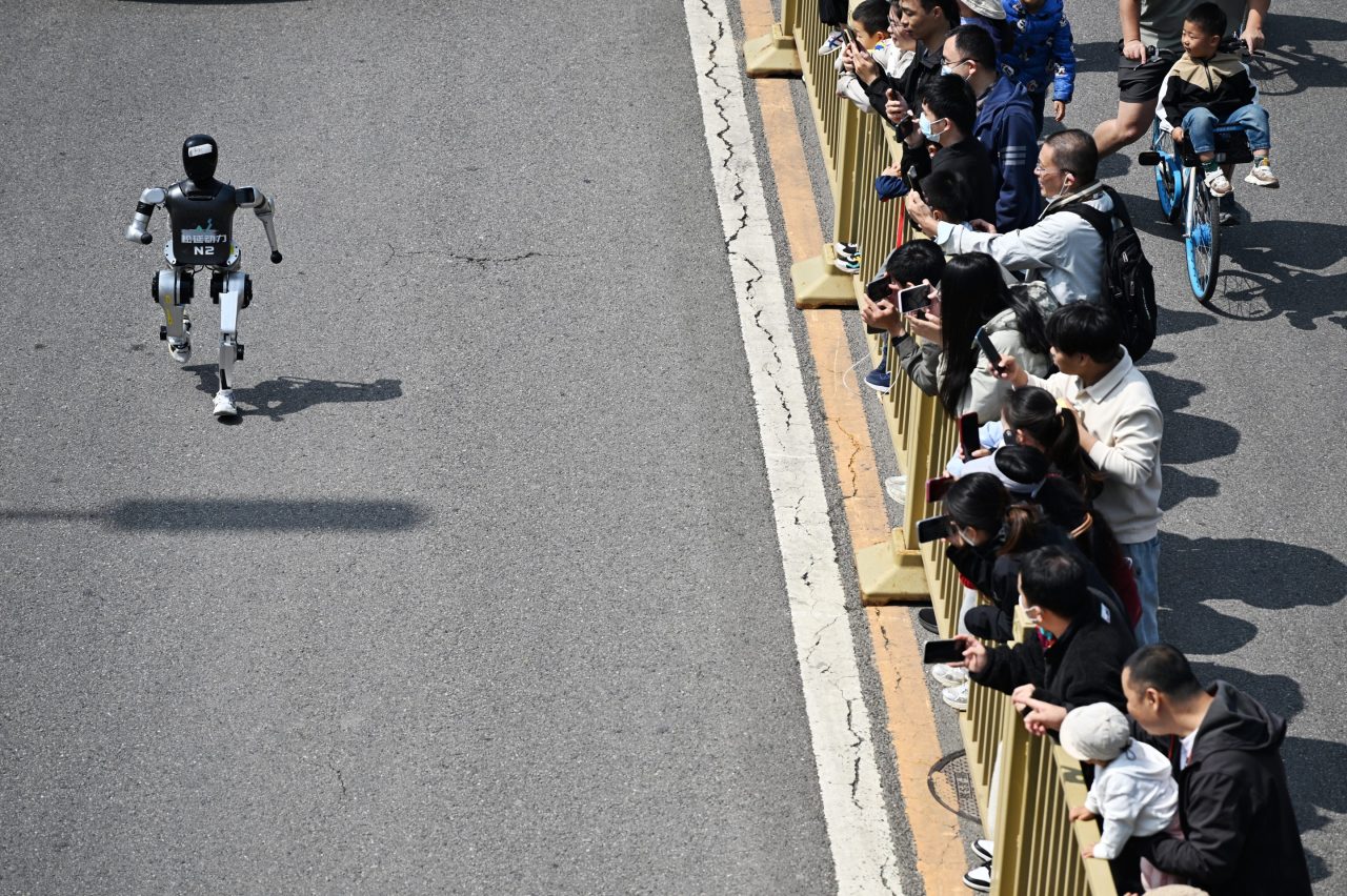 China’s first robot marathon runners trip, emit smoke, fall apart | Fortune