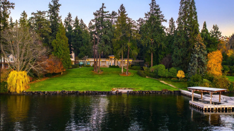 Jeff Bezos sold his Seattle mansion for record-breaking $63 million ...