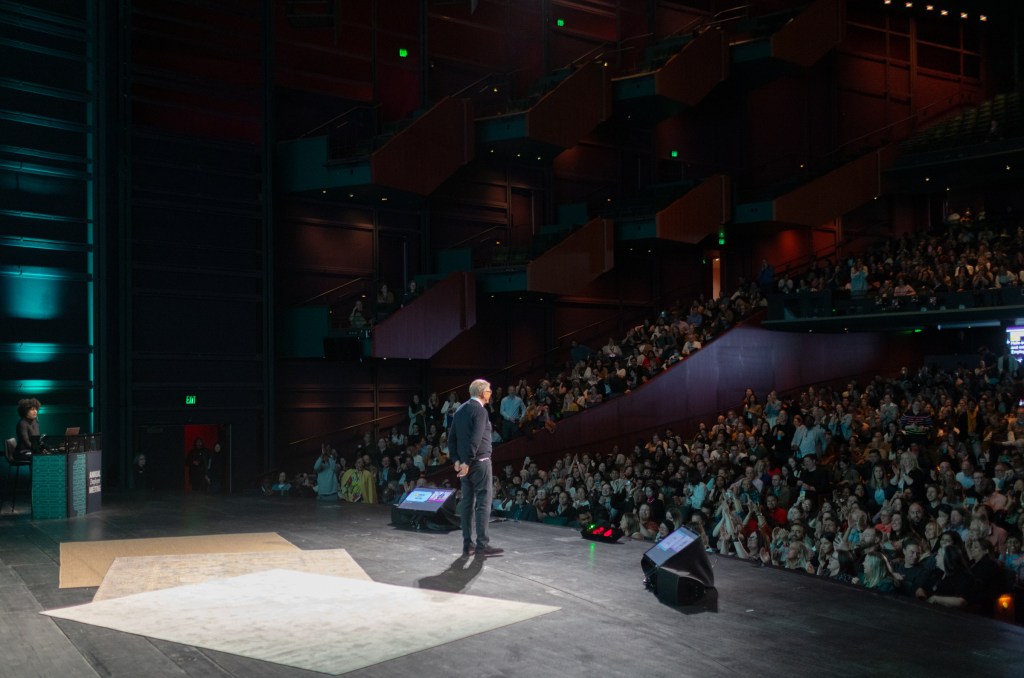 Inside Bill Gates' meeting with his foundation's staff after his $200 ...