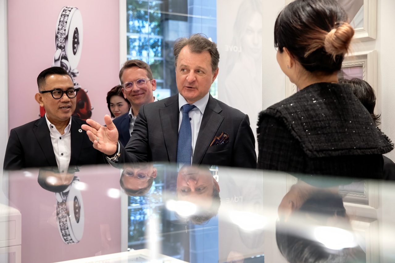 Pandora CEO says producing jewelry in America 'simply won't work': 'I ...