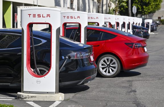 Tech bull Dan Ives predicts Tesla's robotaxi launch will catapult the ...
