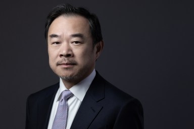 What Eric Xing’s Abu Dhabi project says about the next phase of AI ...