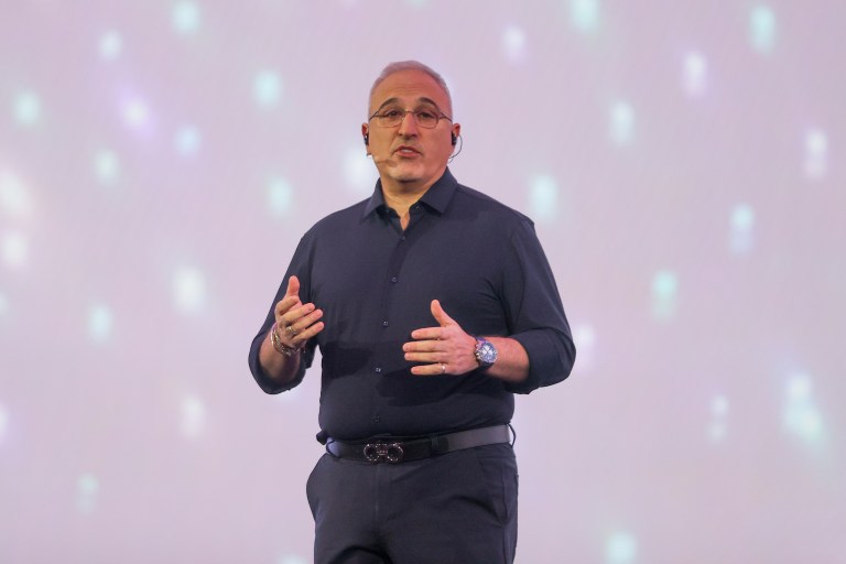 Hewlett Packard Enterprise agreement with Elliott leaves CEO Antonio ...