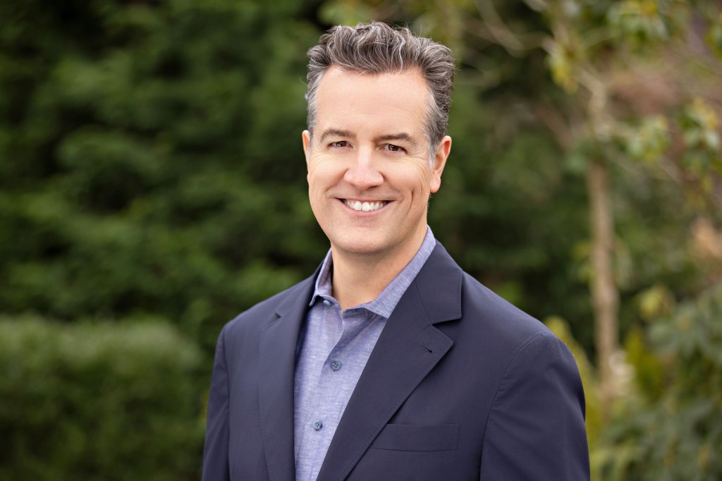This CEO went from folding clothes at Nordstrom to being Jeff Bezos ...