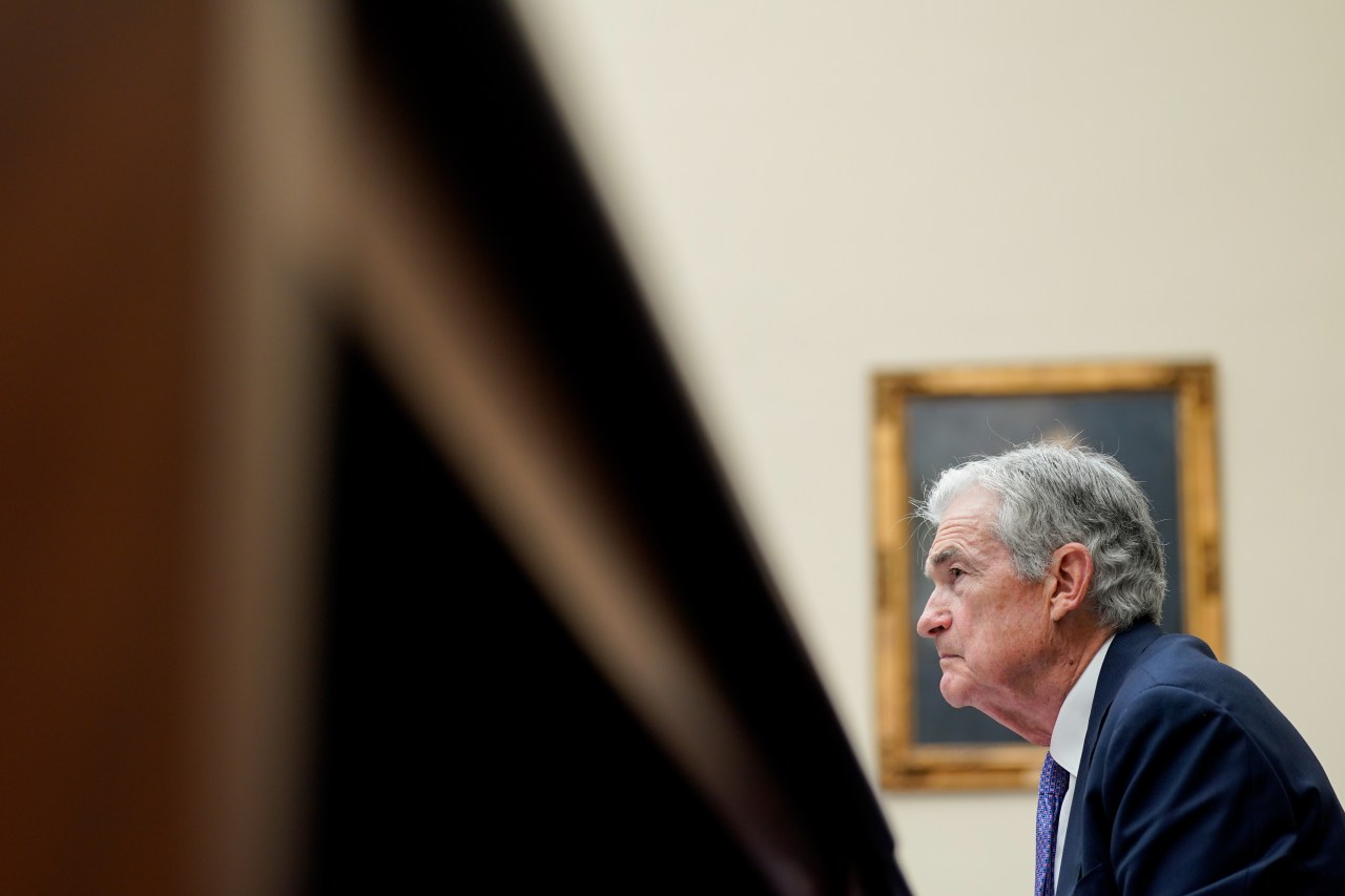 U.S. labor market is balancing on a knife edge, fueling calls for a Fed ...