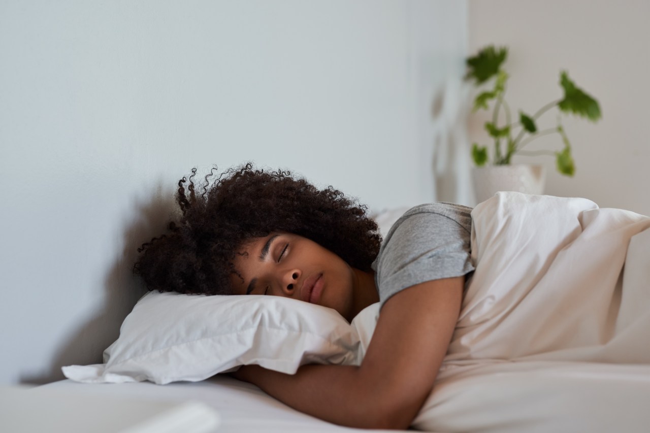 Harvard professor calls out 'lie' of needing 8 hours of sleep a night ...