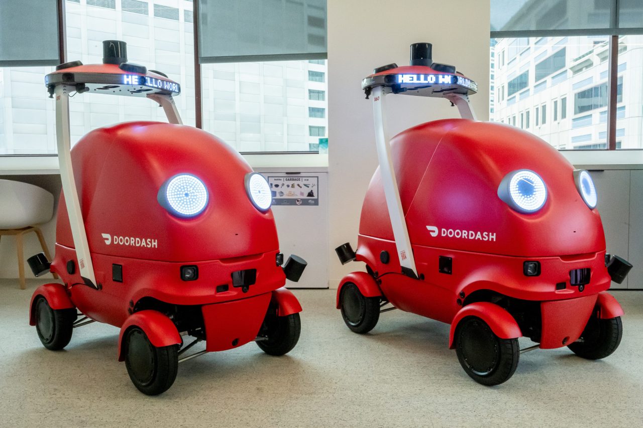 Meet Dot: DoorDash's new 5-foot, 350-pound robot delivery driver that ...