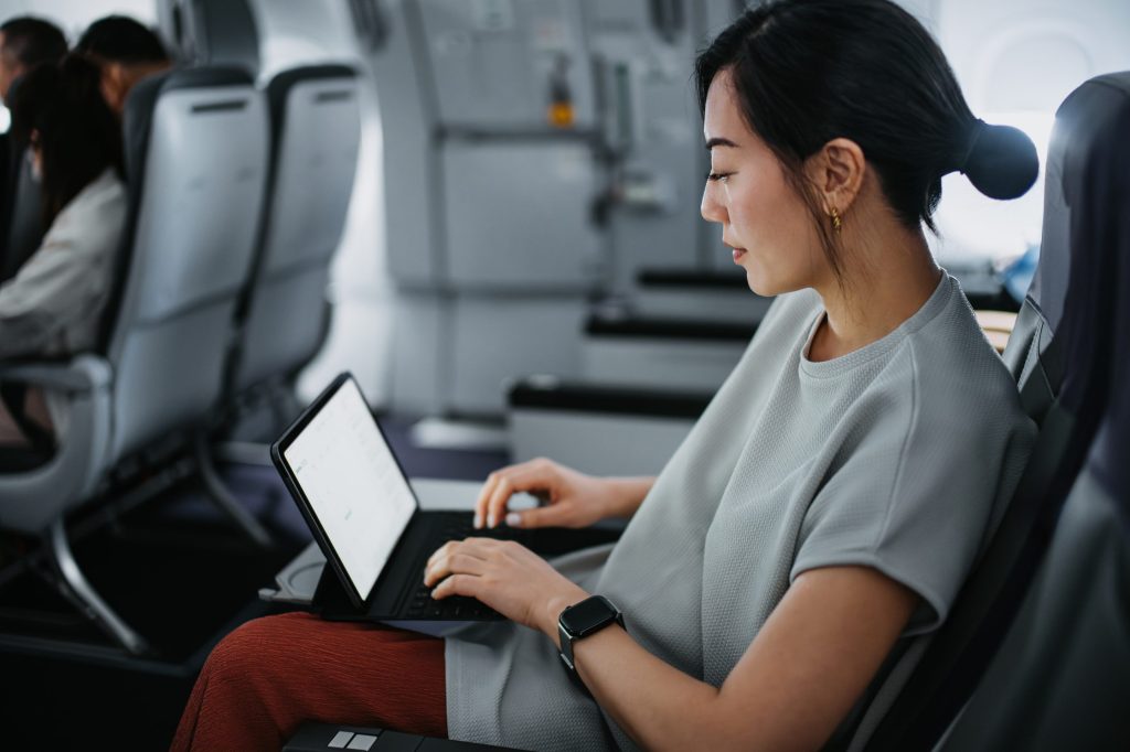 The ideal airplane seat choice to avoid getting sick while traveling ...