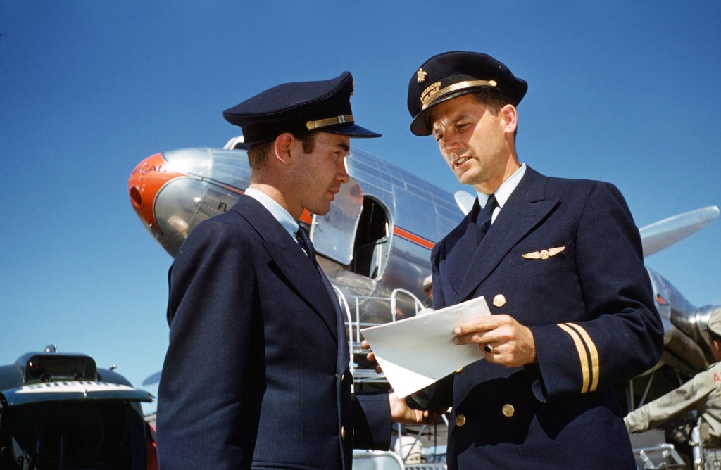 American Airlines pilot's pay stub shows 'elite money,' with $458,000 ...