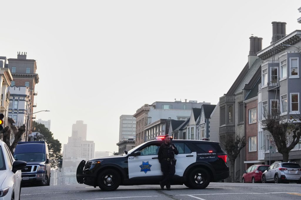 Mountain lion saunters through San Francisco's posh Pacific Heights ...