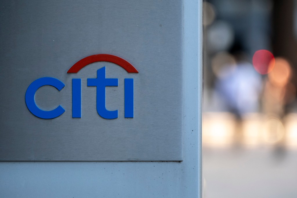 Citi CFO Mark Mason says the bank is strong and his successor will ...