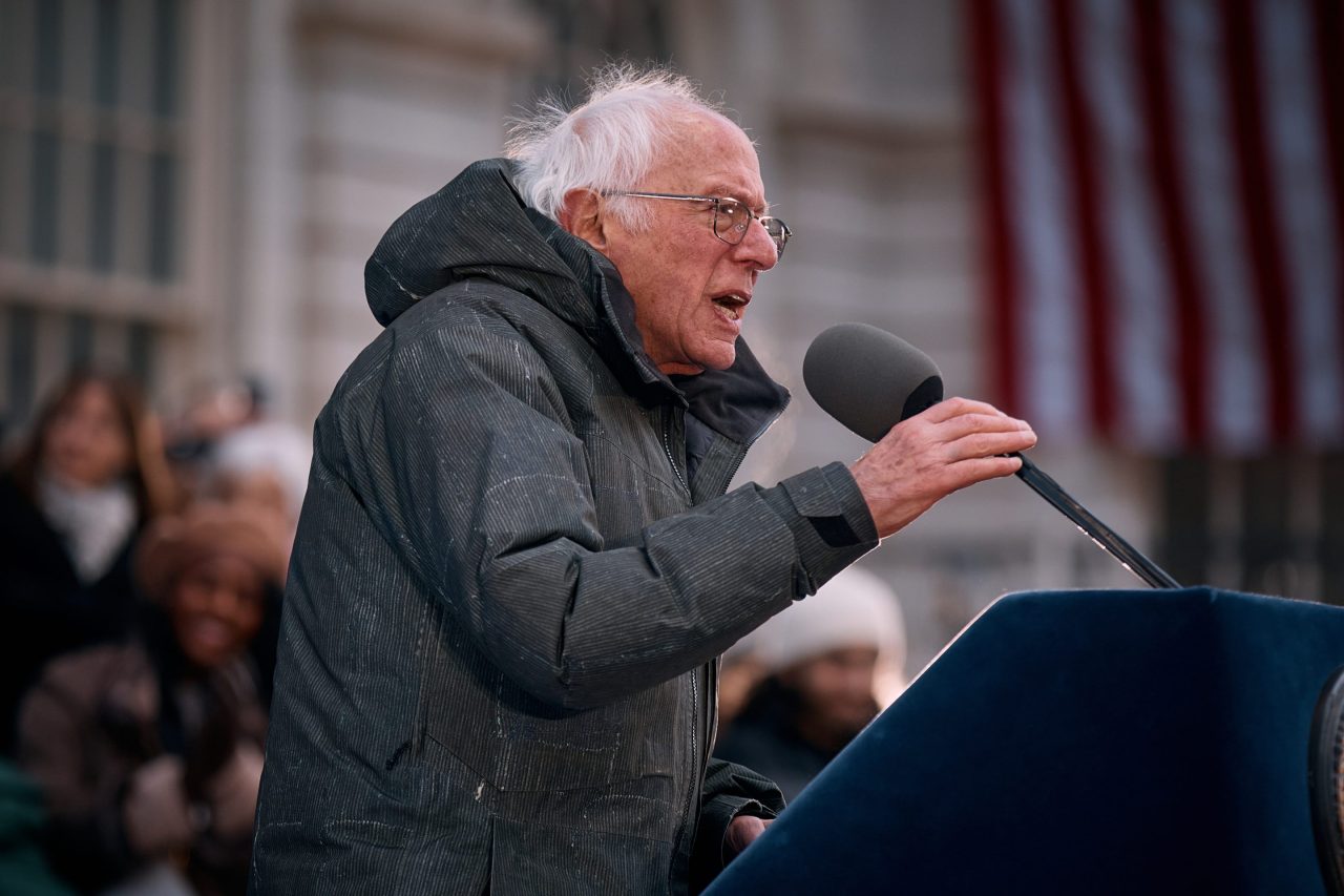 Bernie Sanders campaigns in Gavin Newsom's backyard for a tax on ...