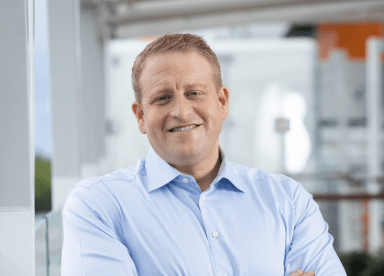 Royal Caribbean's CEO is using AI to predict how many hamburgers you'll ...