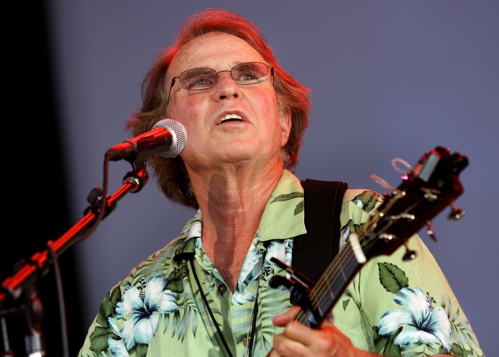'Country' Joe McDonald, antiwar icon of the 1960s, dies from ...