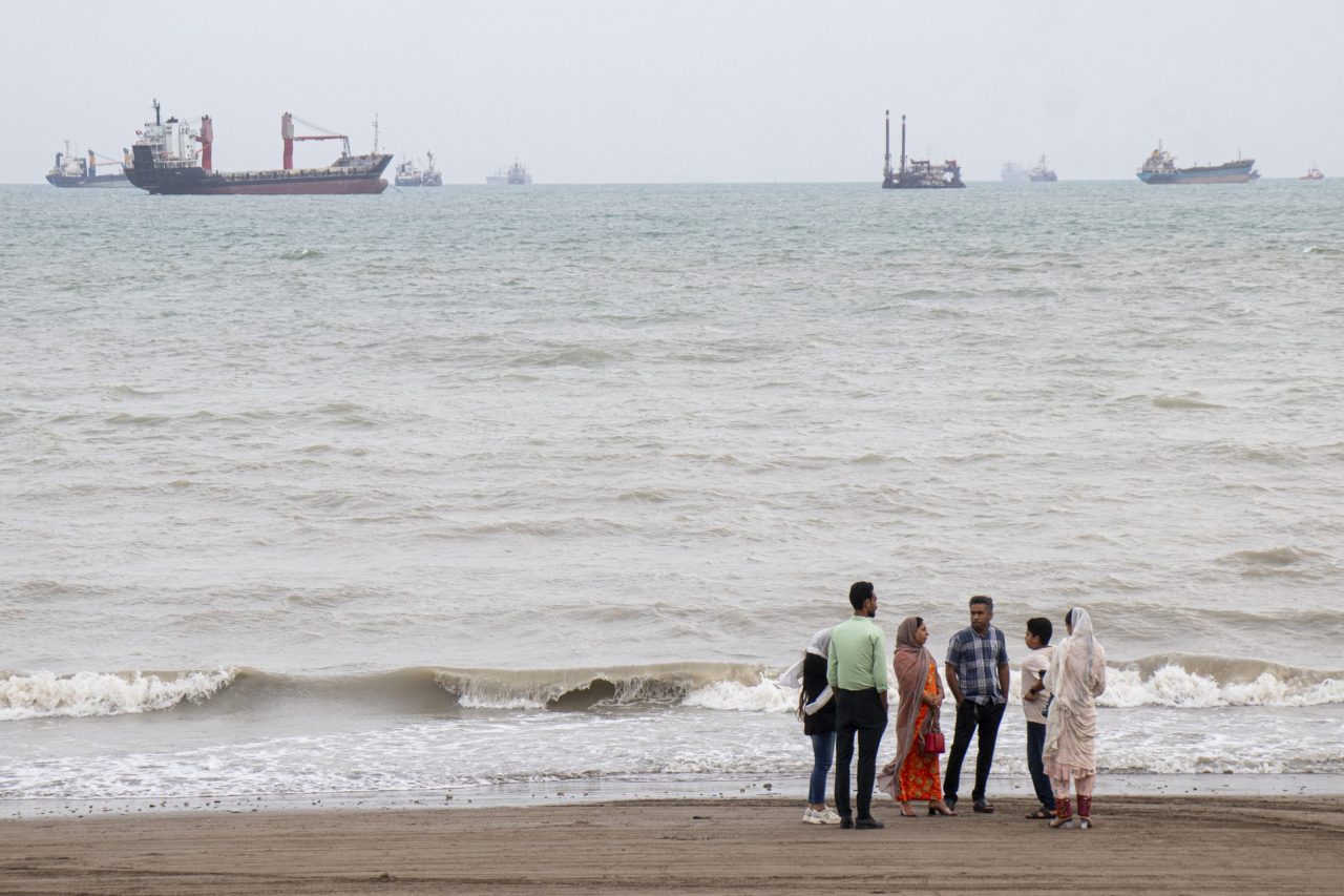 Oil analyst guarantees next few months 'will be an ongoing, absolute ...