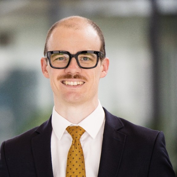 This CEO keeps going viral for thirst-trapping journalists with ...
