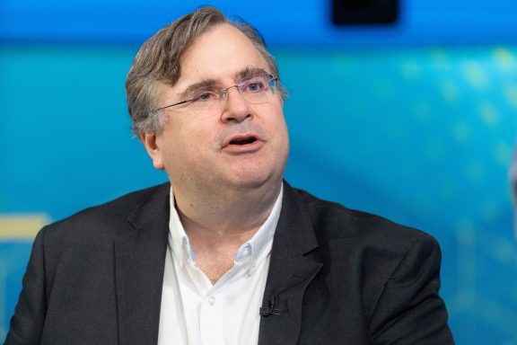 Reid Hoffman: SpaceX ‘isn’t an AI company,’ xAI is a ‘train wreck’—and ...