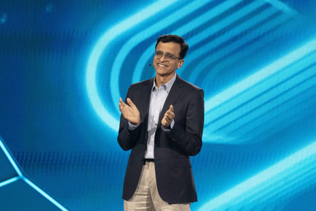 Snowflake CEO says there's a big myth at the heart of every org chart ...